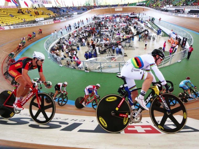 Ciclismo urbano: qué es, beneficios y seguridad - Journey Sports