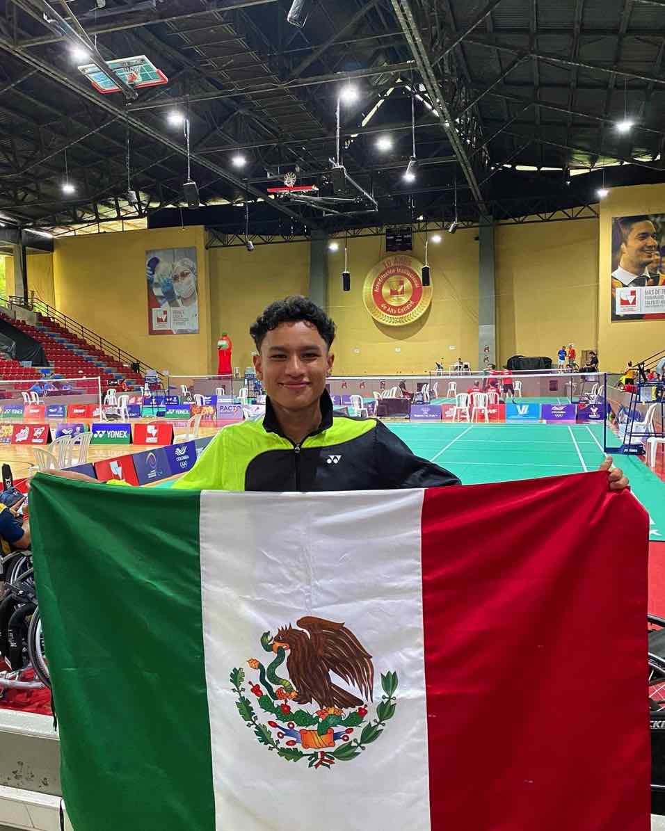 Raqueta, esfuerzo y pasión: Max Ávila - Journey Noticias
